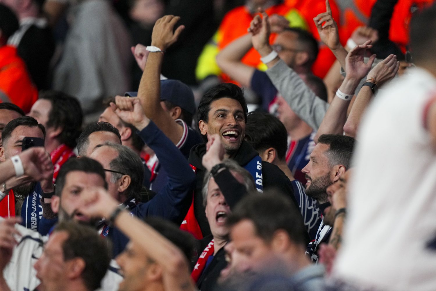 Arsenal/PSG - Pastore recounts his intense moment with the fans!