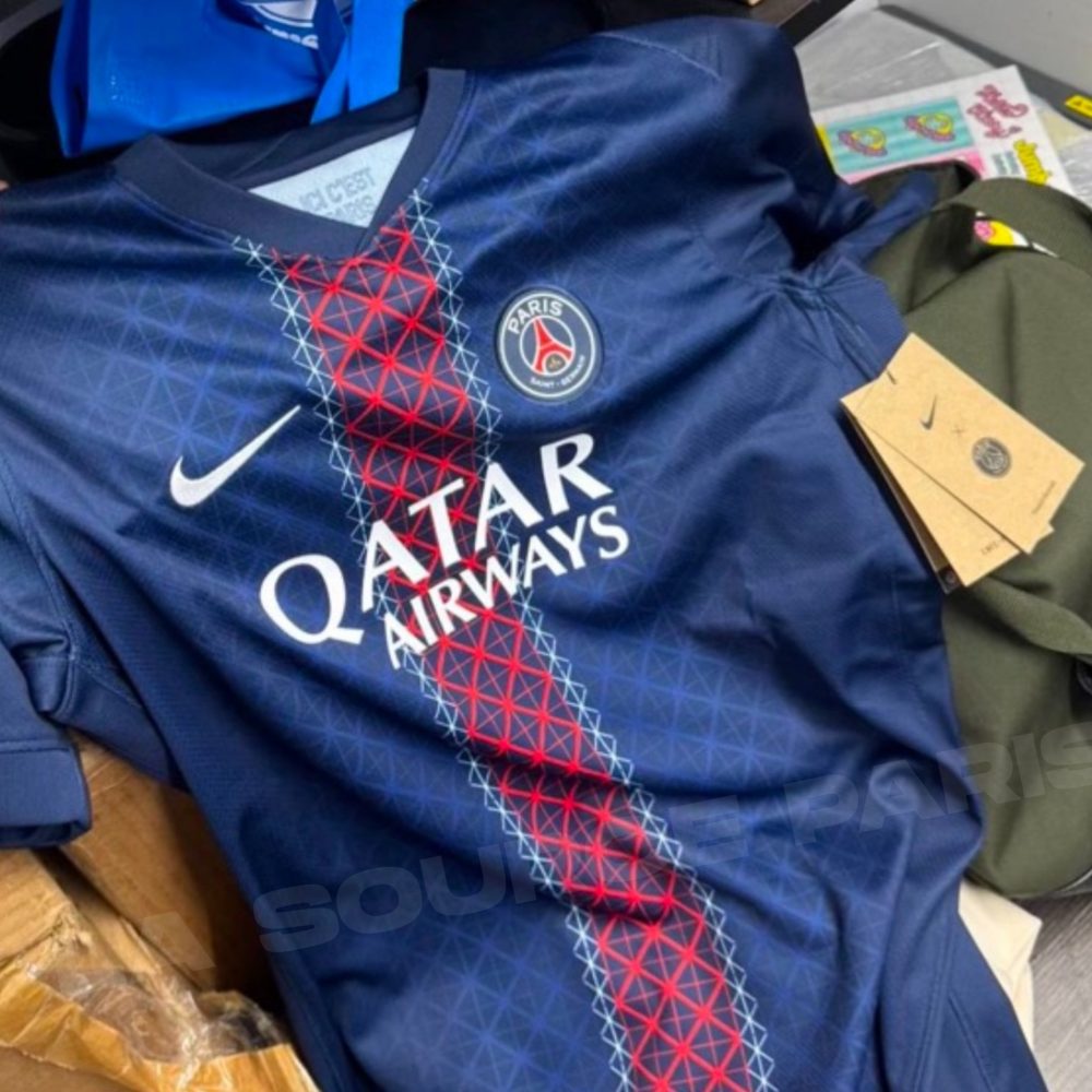 PSG's 2025-2026 home jersey unveiled in a picture!