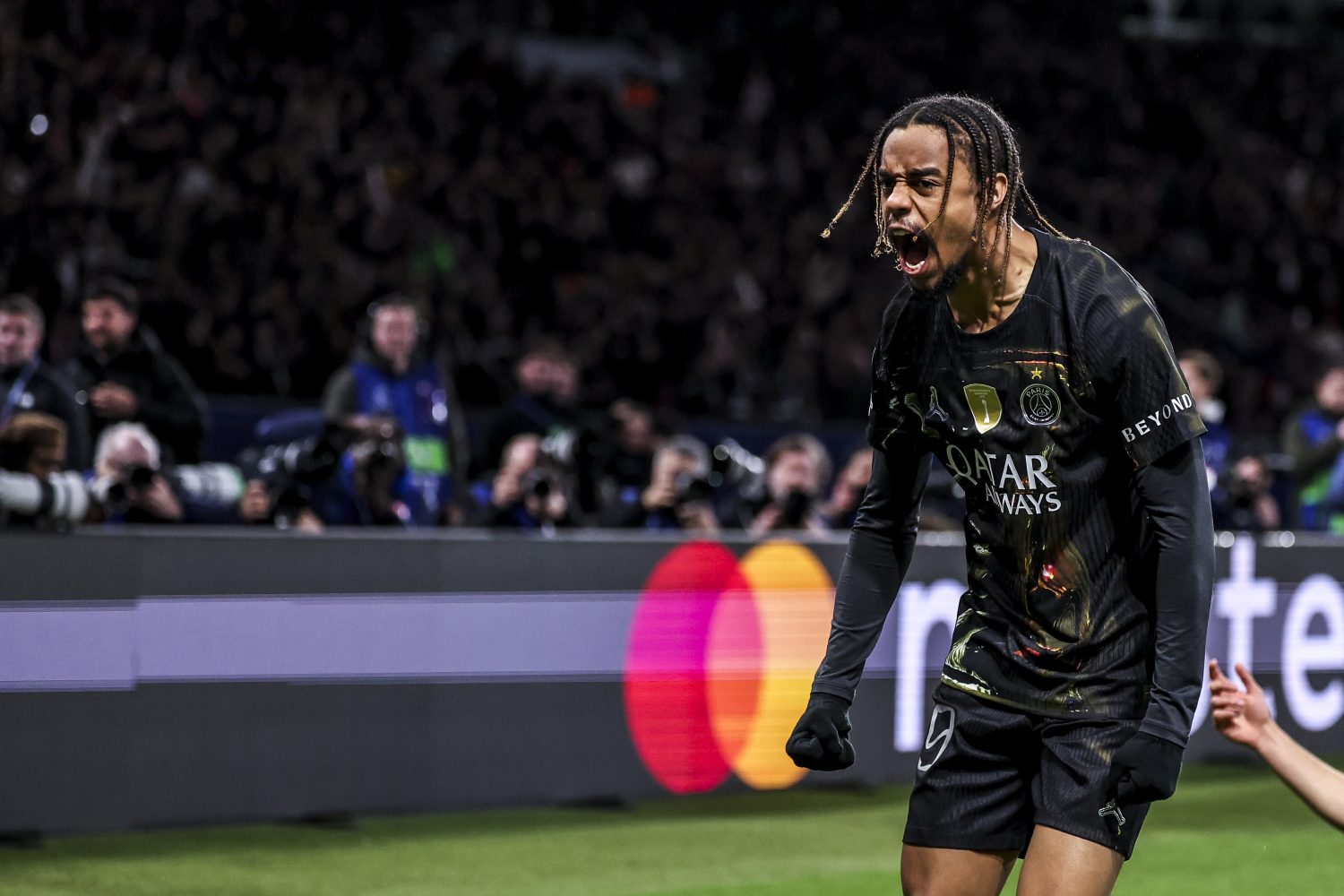 Video highlights of PSG vs Chelsea (5-2): Barcola and Kvaratskhelia ...